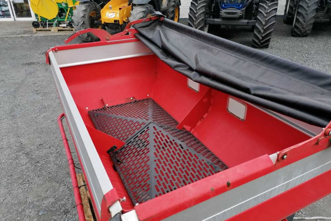 Vicon Twin Spinner Fertiliser Spreader 1.7T | Farmers Market